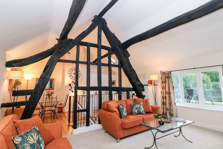 Wilson Eyre Cottage, With A Garden In Castleton, Peak District - Castleton