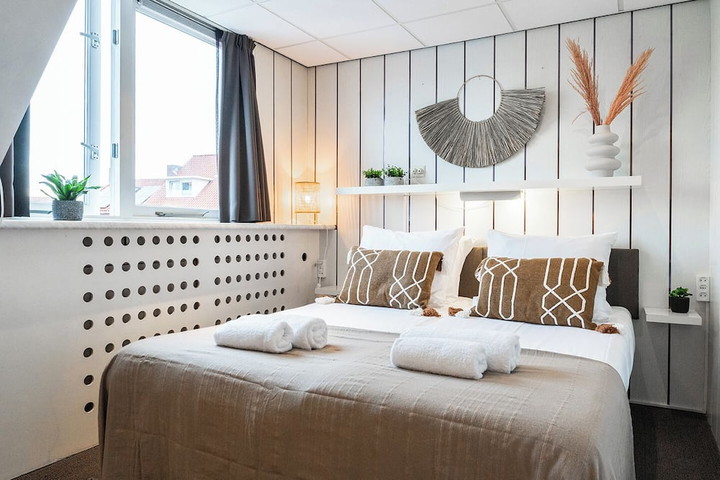 Suite In Zoutelande  Coastal Holiday With Private Bathroom - Zoutelande