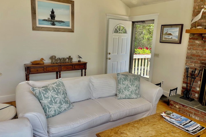 Ditch Plains - Walk To Ocean Beach - New Kitchen, Bath, & Bedrooms - Montauk, NY