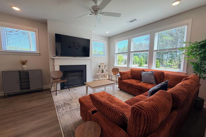 New Built 3-bedroom Townhome In Duluth Near Gas South Arena. - Buford, GA