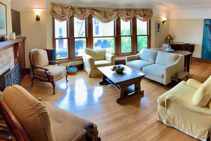 Spacious And Charming Marina District Home Steps From The Bay - San Francisco, CA