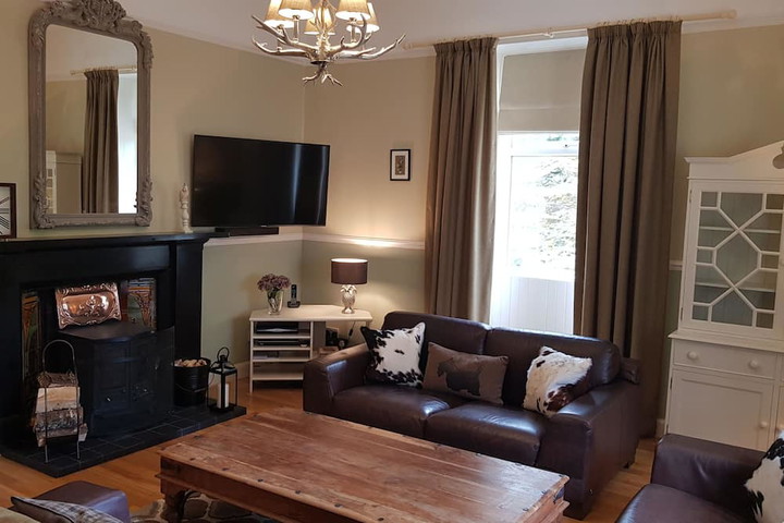Wattie Cottage - Historic Arts & Crafts Home With Loch Views. Pet-friendly. - Loch Lomond