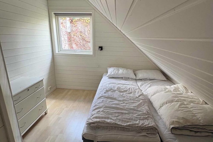 Waterfront Quaint 4-bedroom Cabin In Adorable Kristiansand For Relaxing Stays - Kristiansand