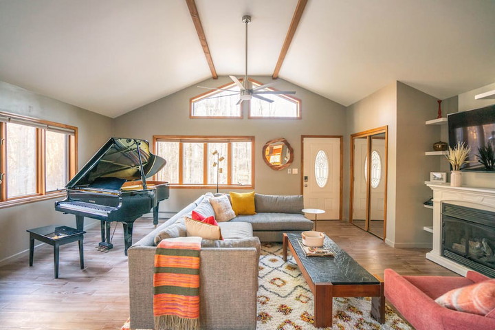 Esopus Escape: Secluded Escape With Hot Tub & Fireplace - New Paltz, NY