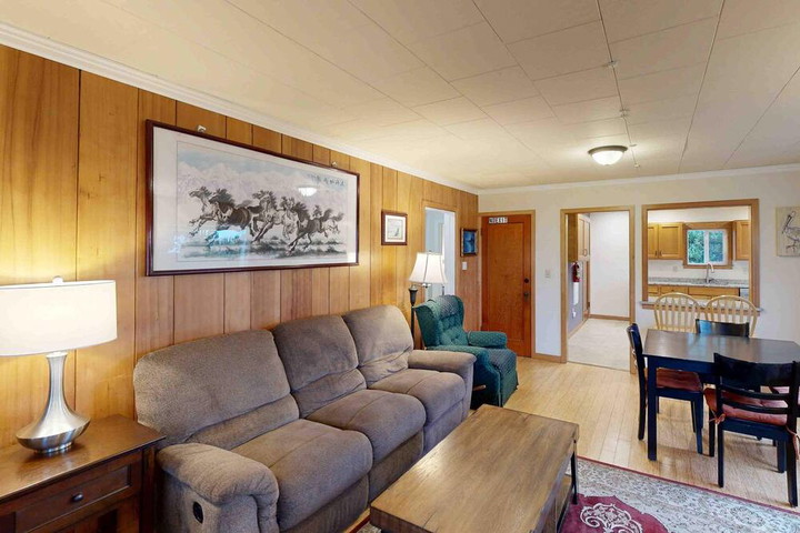 Comfy Duplex With Peekaboo Ocean Views, Private Hot Tub, & Easy Beach Access - Newport, OR
