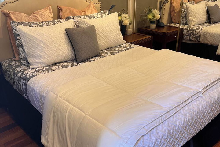 Cozy One Of A Kind 1910 Bungalow -Wifi Private . All Close To Rcc And Ucr>rch - Jurupa Valley, CA