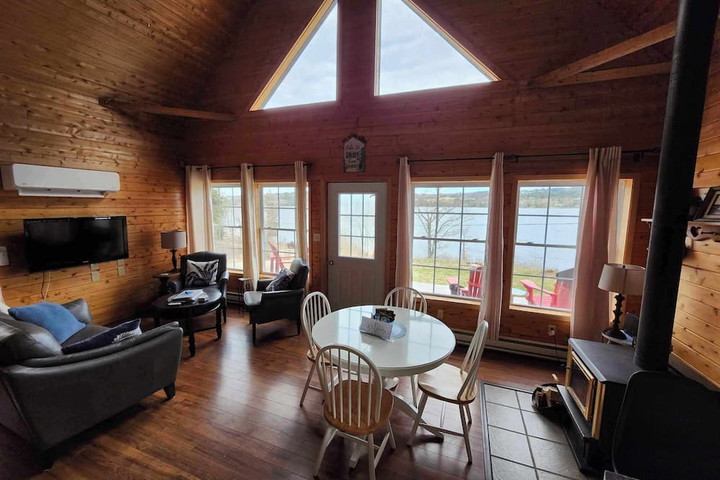 Cozy Waterfront Cottage On The Kennebecasis River. Pet Friendly! - New Brunswick