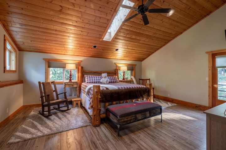 River Front Lodge Close To Leavenworth, Winerys, Golf      Str Permit # 000230 - Lake Chelan, WA
