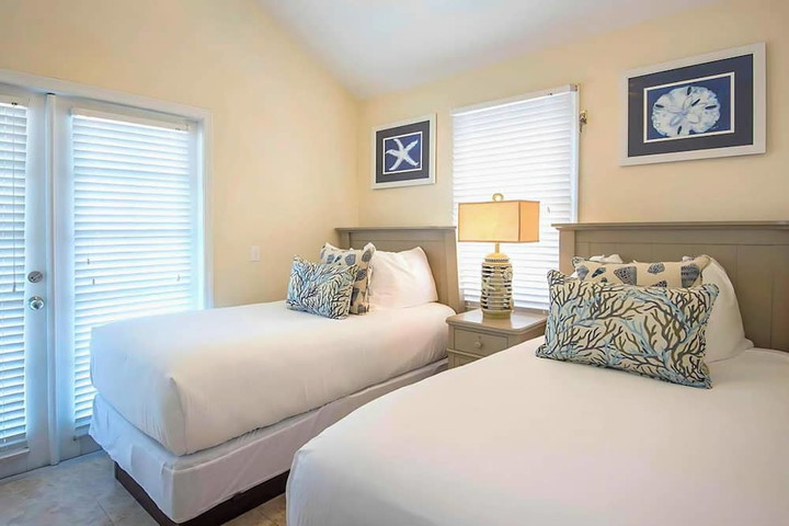 Amazing Location In The Middle Of Florida Keys  Full Kitchen And Onsite Pool - Duck Key, FL