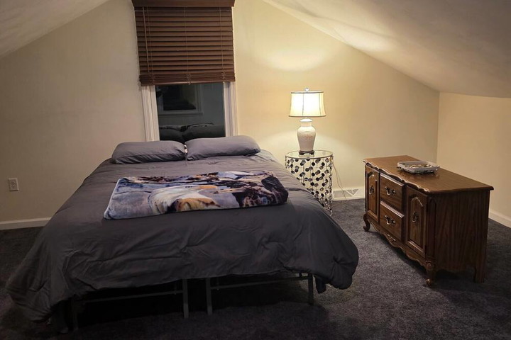 Cozy 2-bedroom House With A View In Enjoyable Pittsburgh - Pittsburgh, PA