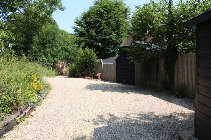 Railway Junction Cottage And The Cabin - Barton on Sea