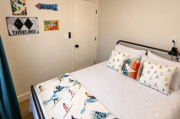 Welcome To The Ski Patrol Suite, A Cozy Mountain-inspired Retreat At Kiva Motel - Show Low, AZ