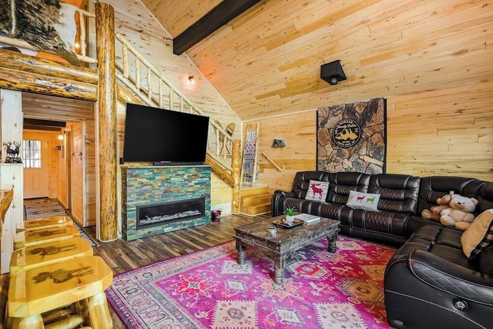 Near Town W/ Scenic Deck, Hot Tub, Free Wifi, Full Kitchen & More - South Fork, CO
