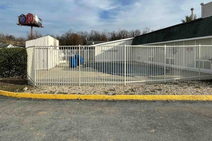 Spacious King Bed | Free Parking - Hagerstown, MD