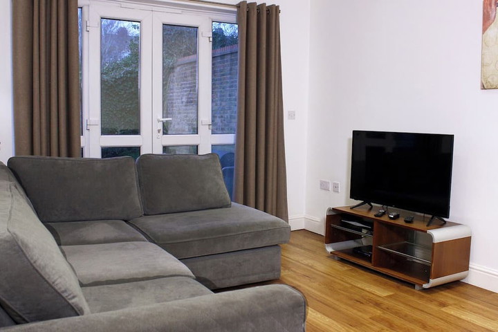 Comfortable, Modern 2 Bed Apartment In The Heart Of The Old Town - Hemel Hempstead