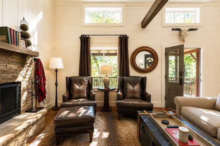 Walk To Dt Highlands | Designer Cabin | Fireplace | Fenced Yard | Dog Friendly - Highlands, NC