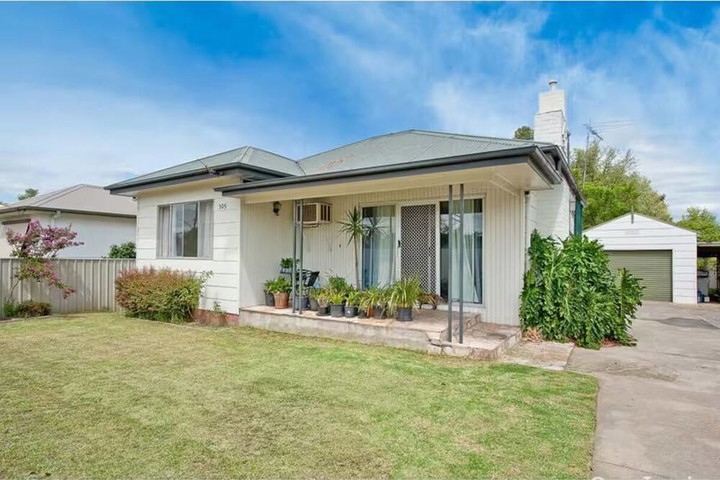 Family Friendly Centrally Located,close To Shops, Restaurants And Amenitie - Albury