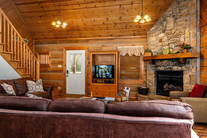 Snuggled Inn | Private Brown County Log Cabin On 12 Wooded Acres - Brown County, IN