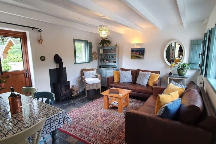 Vale View Cottages-the Coach House. Log Burner,  Garden, Near Beach & Town, Pets - Prestatyn