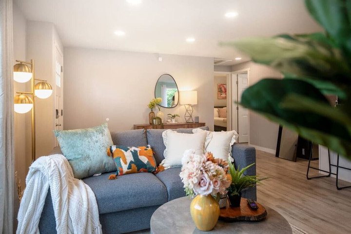 Chic 3br+2ba Duplex W/serene View+bbq Near Airport - Renton, WA