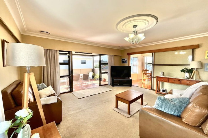 Big Beachside Bach/1 Min To Sand & Sea/sleeps 10 - Tauranga