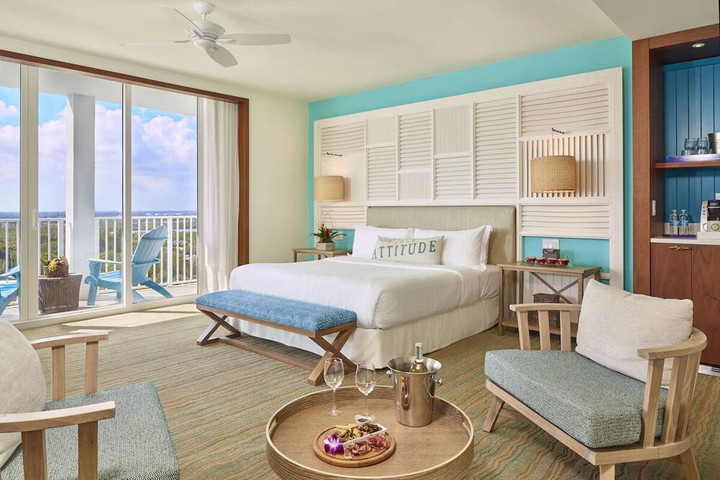 Inviting Beachfront Room With Outdoor Pool And Near Artspark At Young Circle - Dania Beach, FL