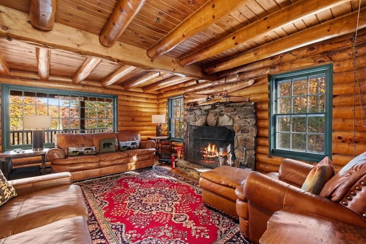 Stratton Log Cabin: Pond + Hot Tub + Privacy! - Vermont