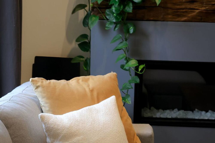 Debonaire Suite: Luxurious - Cozy - Downtown - Stratford