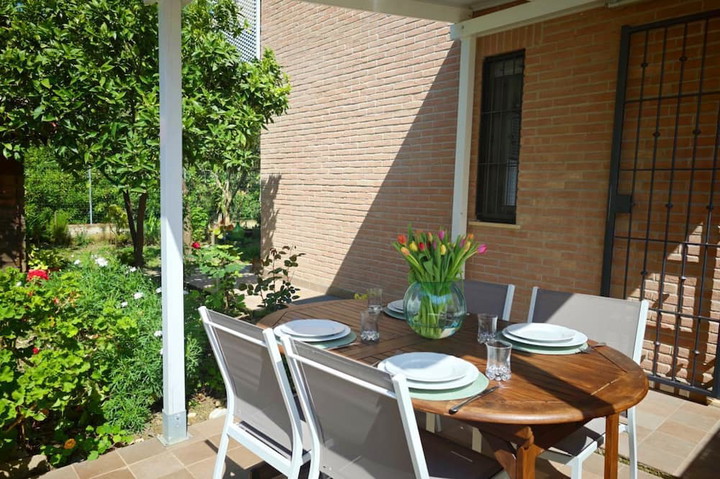 Just A Short Walk From Marzocca Beach, Casa Neroli Is An Elegant And Welcoming Holiday Home Designed For Guests Seeking Relaxation, Comfort, And Authentic Mediterranean Living.perfect For 34 Guests, The House Features Two Stylish Bedrooms, Two Modern - Senigallia