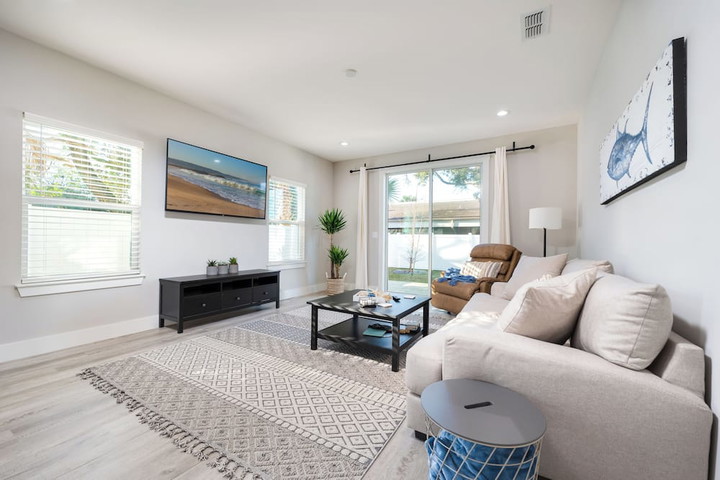 4br Pet-friendly Beach Home | Walk To Beach & Jacksonville Beach Pier | Fenced Yard - Jacksonville Beach, FL