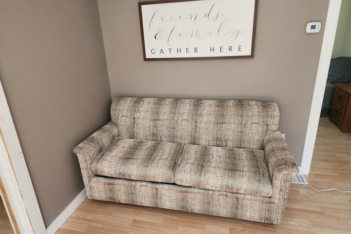 Highway 20 Lodge--quiet, Cozy, Renovated Two Bedroom House That Sleeps 6-7 - North Dakota