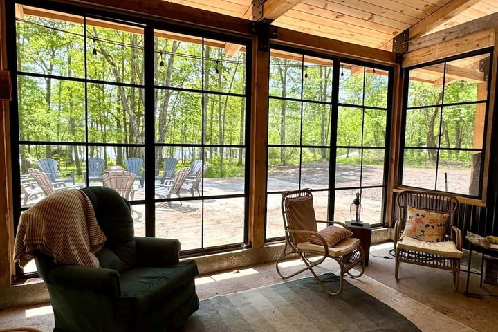 Enjoy The Lovely Setting Of This Romantic Spot In Nature. - New Brunswick
