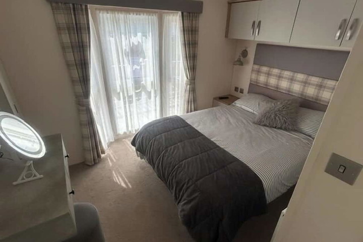 6 Berth, Ideal For Edin Fringe, Tattoo, Etc - East Lothian Council