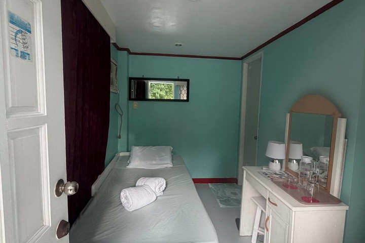 2 Bed With Full Bath Ac, Rooftop And Walking Distance To Beach - San Remigio