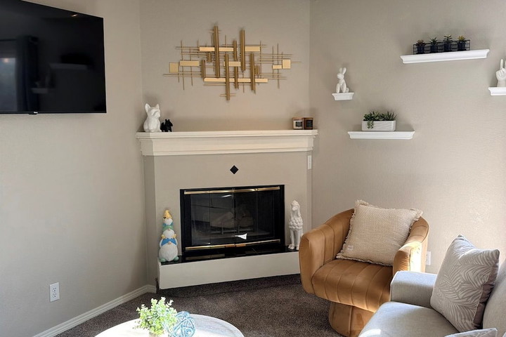 Remodeled 2 Bed, 2 Bath | Near Denver W Gym - Parker, CO
