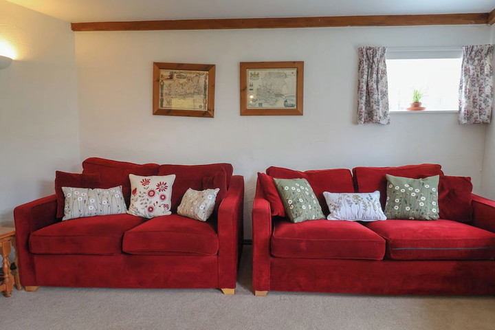 Butterton Cottage, Pet Friendly, Character Holiday Cottage In Honiton - Honiton