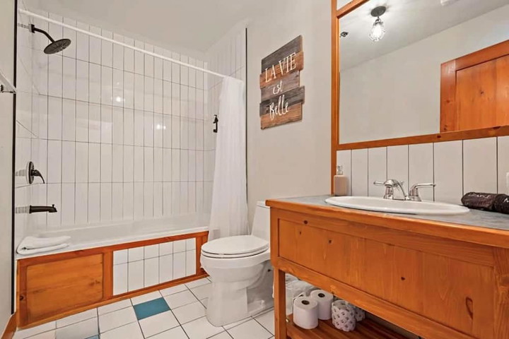 Discover Comfort And Adventure At Les Eaux 225-1, Mont-tremblant - Mont-Tremblant