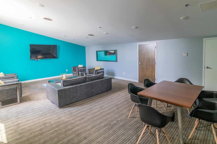 Luxury 2br With Pool Access - Dublin, OH