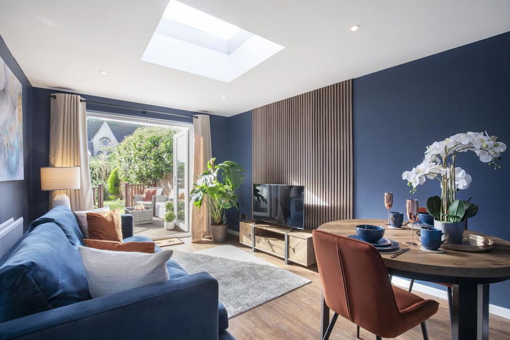 Luxury-house-private Bathroom-street View - Cheltenham