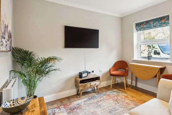 The Courtyard Apartments - Sage - Henley-on-Thames