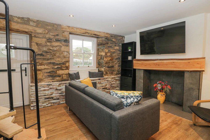 Cosy Logs Cottage, Pet Friendly, With A Garden In Cark In Cartmel - Cartmel