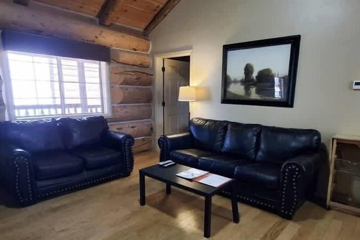 Knotted Pine Suite #251 - Greer, AZ
