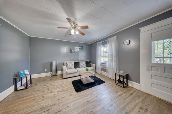 Charming 1-bedroom Apartment In Welcoming Carbondale With Ac - Waymart, PA