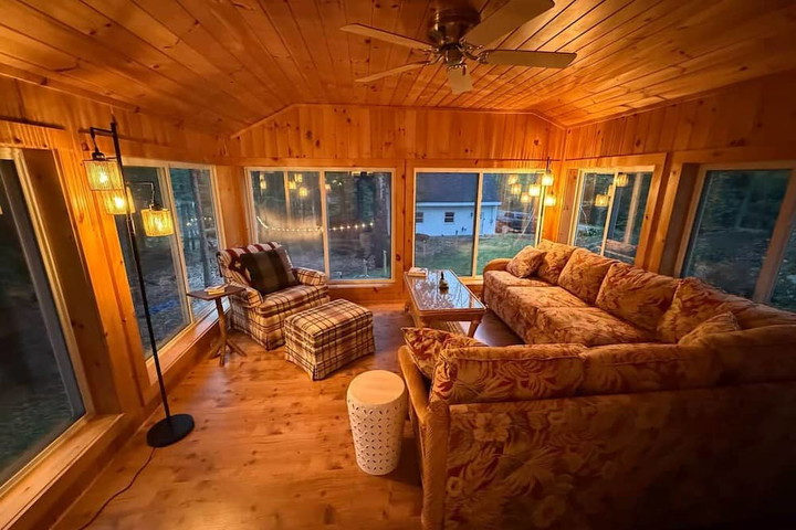 Dam Good Times - 90s Lake Getaway - Keene, NH