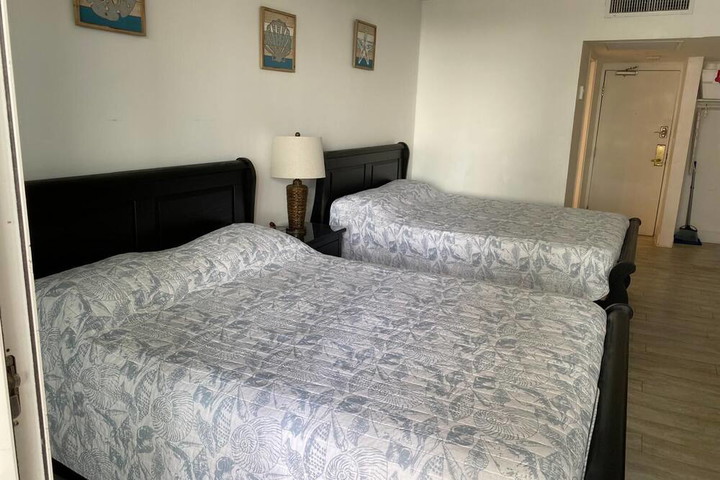 Charming 1-bedroom Hotel In Delightful Fort Lauderdale. Direct Ocean View. - Pompano Beach, FL