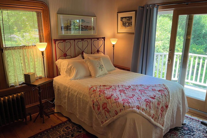 Queen's View B&b- Bill's Suite, Lake Views, Balcony, Sauna, Pool, Bayfield, Wi - Bayfield, WI