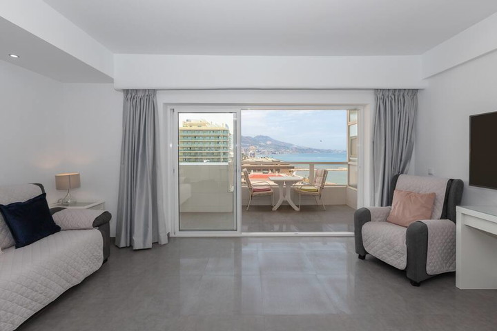 Apartamento 'áTico Con Piscina Privada' Con Vistas Al Mar, Wi-fi Y Aire Acondicionado. - Fuengirola