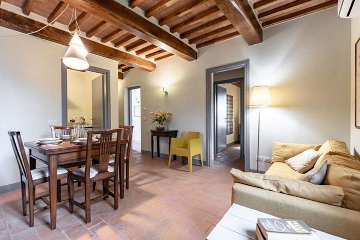 Guesthost - Large Apartment Of 90 Sqm Located On The Ground Floor Of The Renowned Residence La Mandolata, Perfect For 6 People.the Residence Is Located In Lido Camaiore And Offers A Shared Swimming Pool And Large Garden, Ideal For Relaxing Moments! A F -