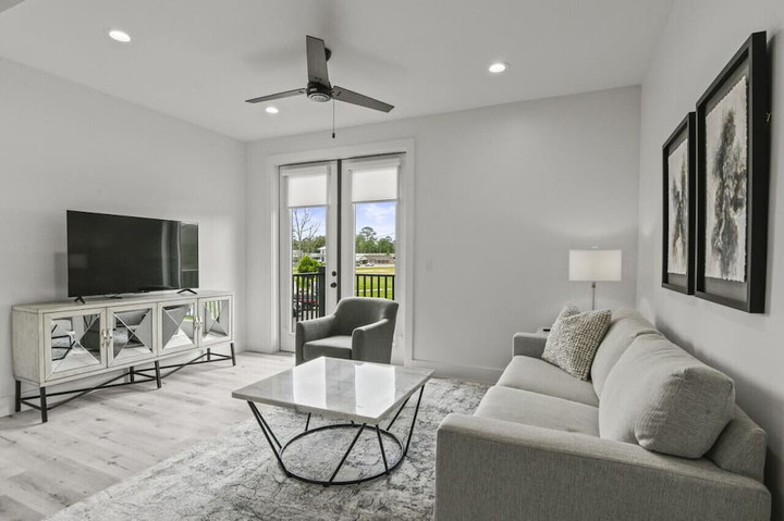 Brand New 1 Bedroom Condo-luxurious Waterfront Pool-sleeps 4 - Gulfport, MS