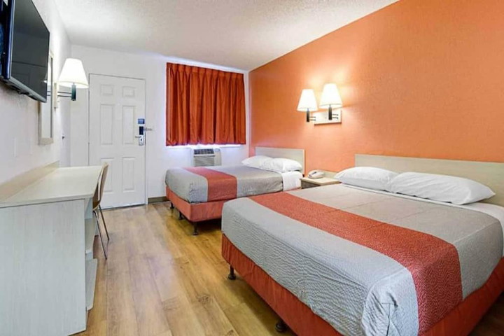 2 Full Beds | Micfridge - Tempe, AZ